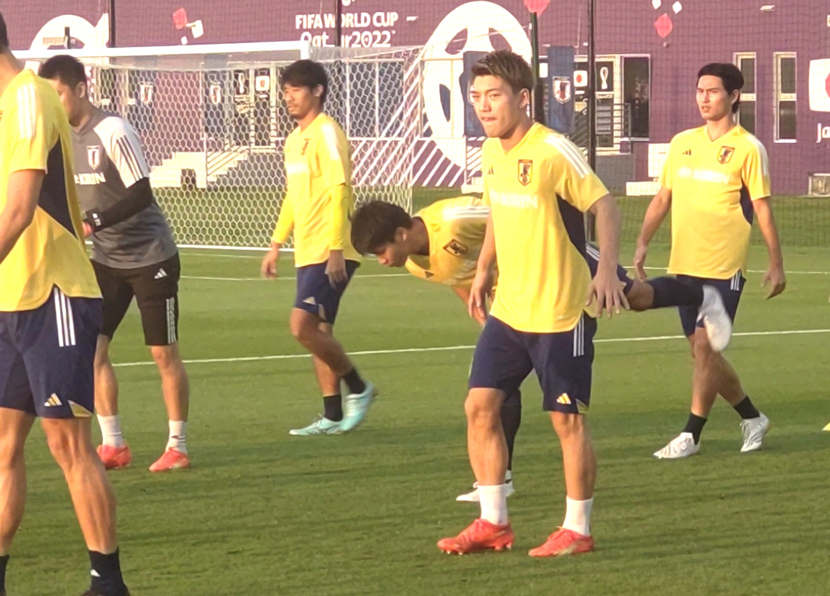 歴史的勝利から一夜明けてヒーローの1人堂安律が「昨日の結果は忘れた方がいい」と語る理由とは…“落選”原口元気から背番号「8」を託された裏話も – 本格スポーツ議論ニュースサイト「RONSPO」