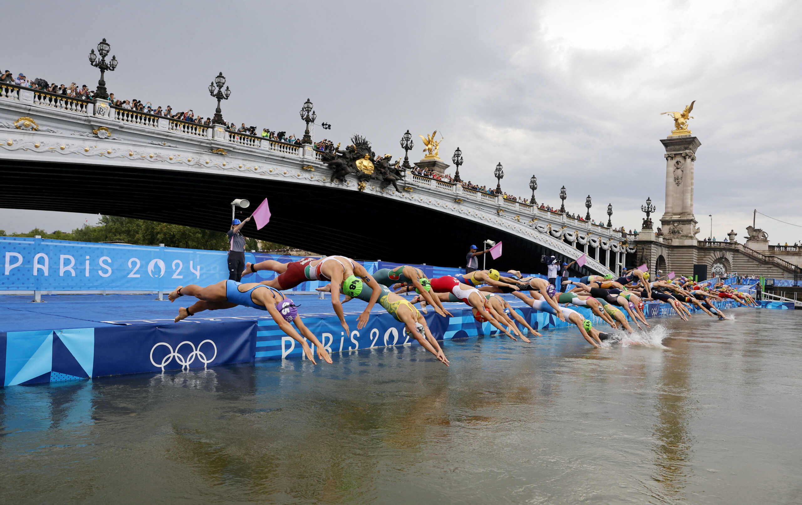 異常数値だ！「出場選手の10％が胃腸炎発症」やはりパリ五輪の“汚れた”セーヌ川はやばかった…東京五輪では3％以下の発症率 – 本格スポーツ議論ニュースサイト「RONSPO」