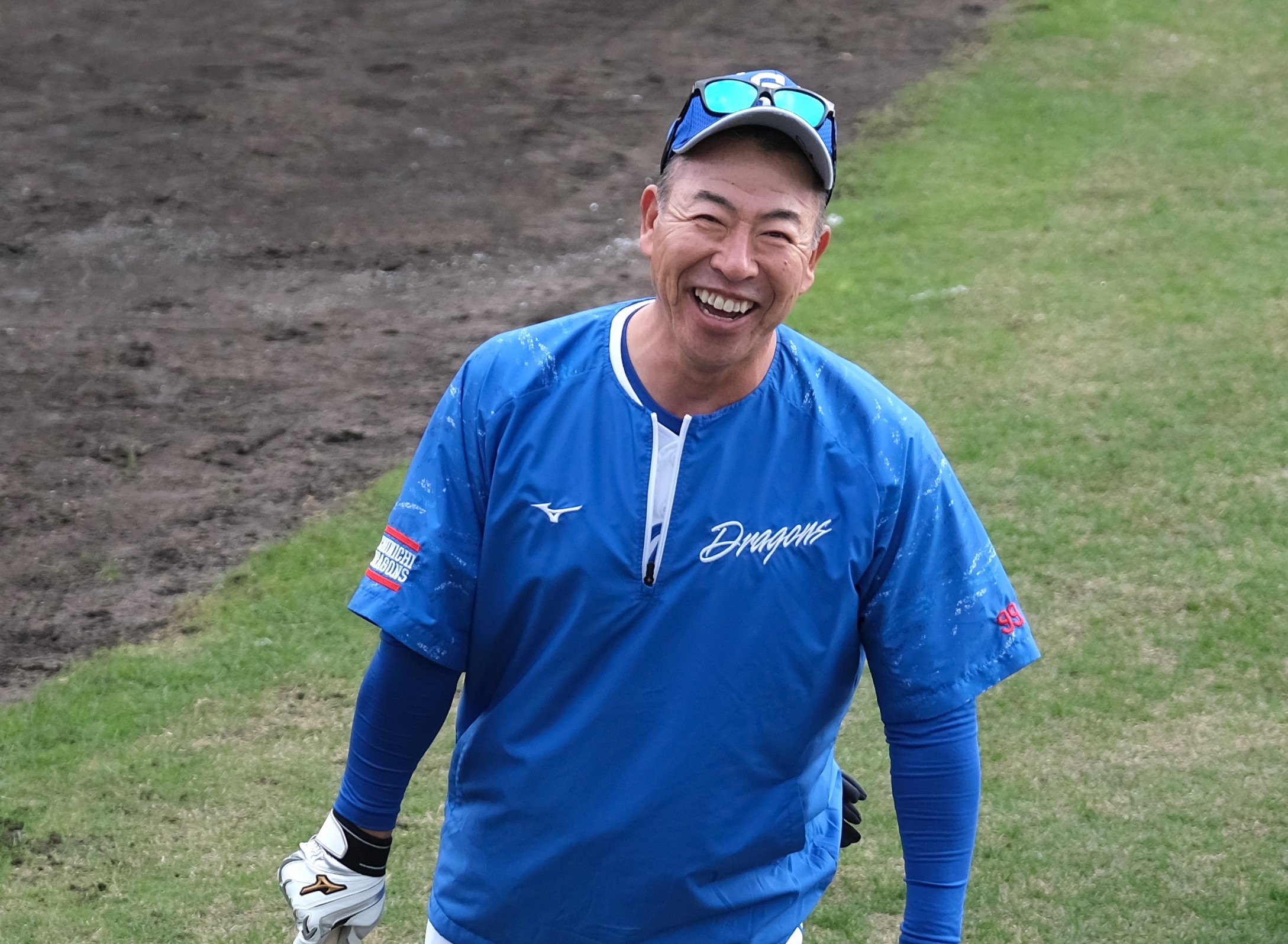 「なんで4番にバントをさせちゃダメなの？」中日が井上監督の“神采配”で巨人の連勝をストップ…「ヤバイ。アウトやろ？でまさかのプレー」直後にセーフティースクイズ – 本格スポーツ議論ニュース ...