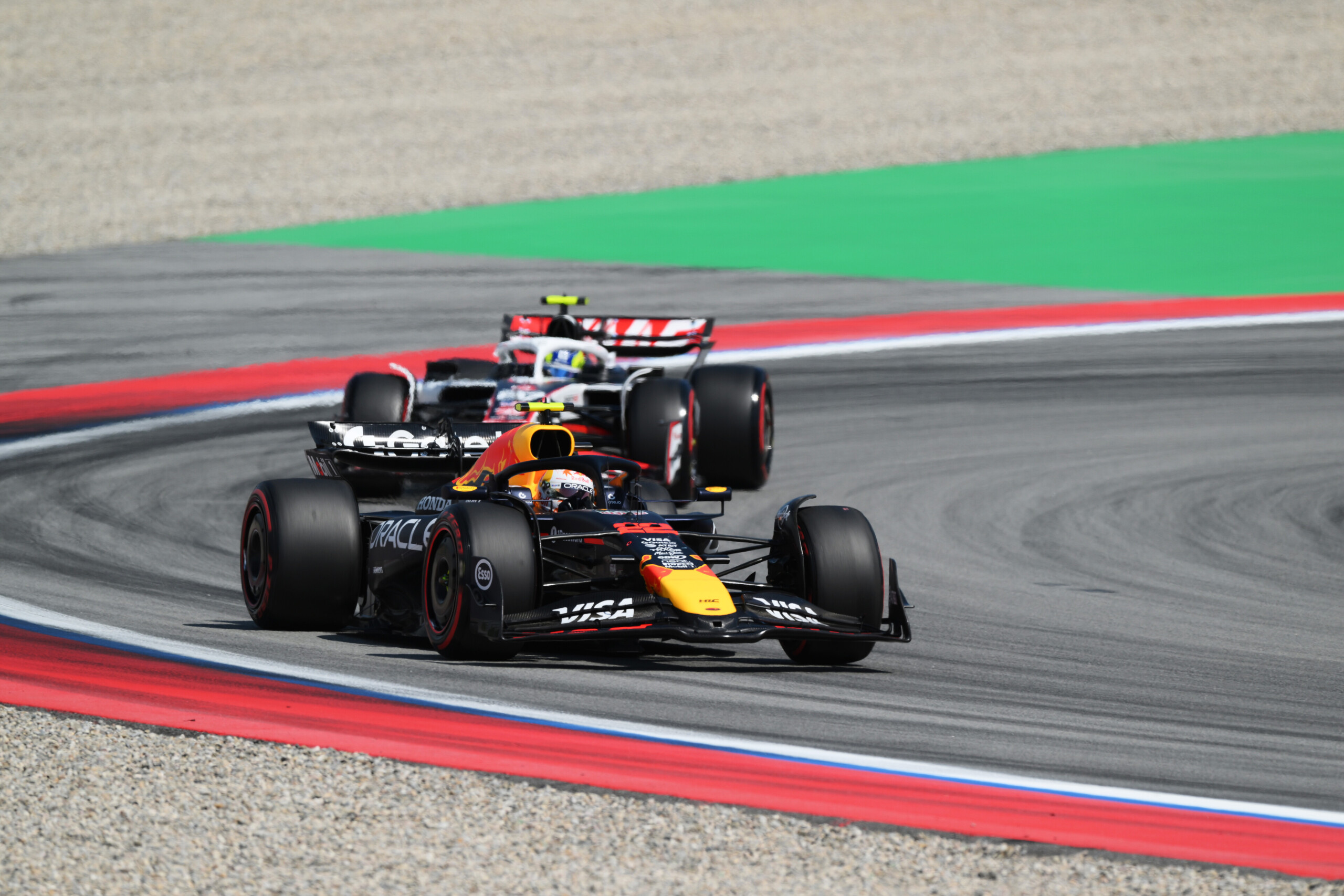 「これはレッドブルにとって大惨事だ」角田裕毅のスペインGPまさかの予選最下位を元F1ドライバーが酷評…本人は「ペースが地獄のように落ちた」と原因不明の失速に困惑し自信を失う – 本格スポーツ ...