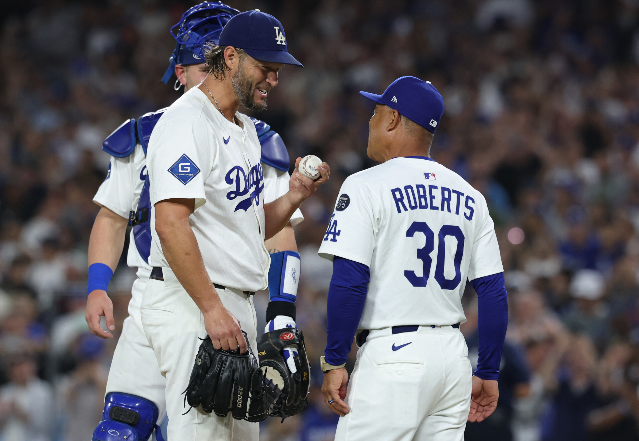 「何でも好きにやっていいとMLB機構の許可を取っていた」今季限り引退カーショーの本拠地ラスト登板での「粋な演出」に采配ミス続きで批判を浴びていたロバーツ監督の評価がV字回復？！ – 本格 ...