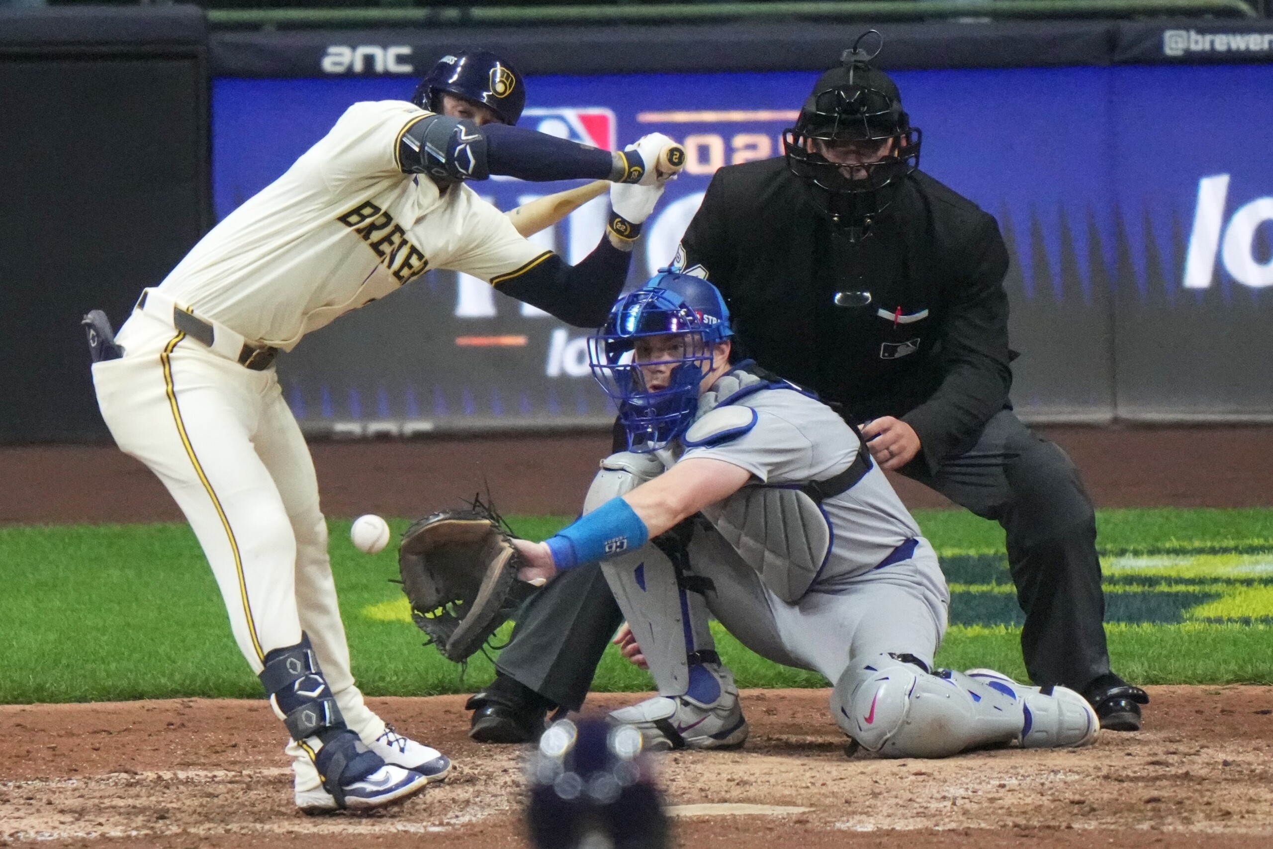 「最悪だ。クソっと思ったが、避けたことに説明がつかない」9回二死満塁で同点“死球”を避けたブリュワーズ4番打者チュラングが心境告白…SNSでは「最も臆病なプレー」と批判殺到 – 本格スポーツ ...